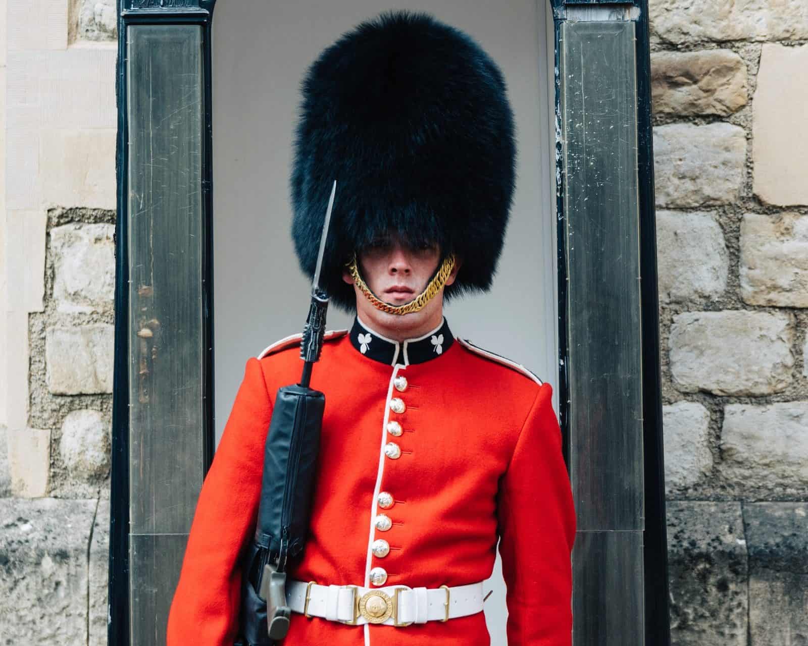 Buckingham Palace, Christmas Markets & The Clink Prison in London, UK ...