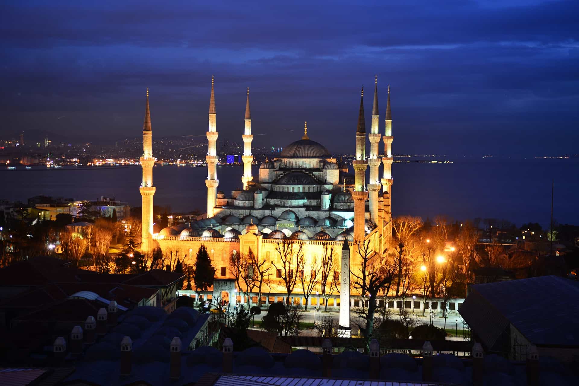 Topkapi Palace, Blue Mosque & Grand Bazaar in Istanbul, Turkey - We ...