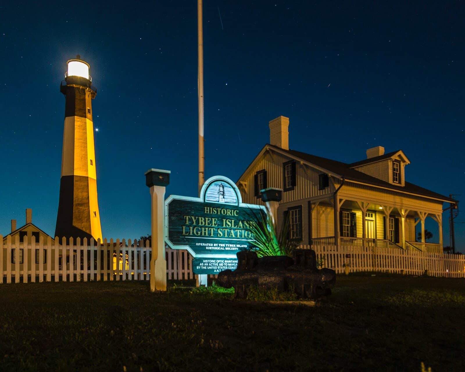 Broughton Street, Tybee Island & House of Mata Hari in Savannah ...